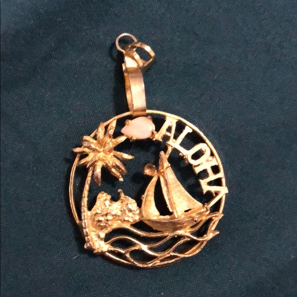Hawaiian Antique | Jewelry | Vintage Gold Aloha Pendant | Poshmark